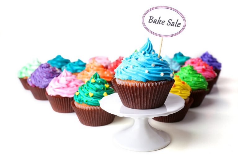 25+ Festive Christmas Bake Sale Items That Sell Well