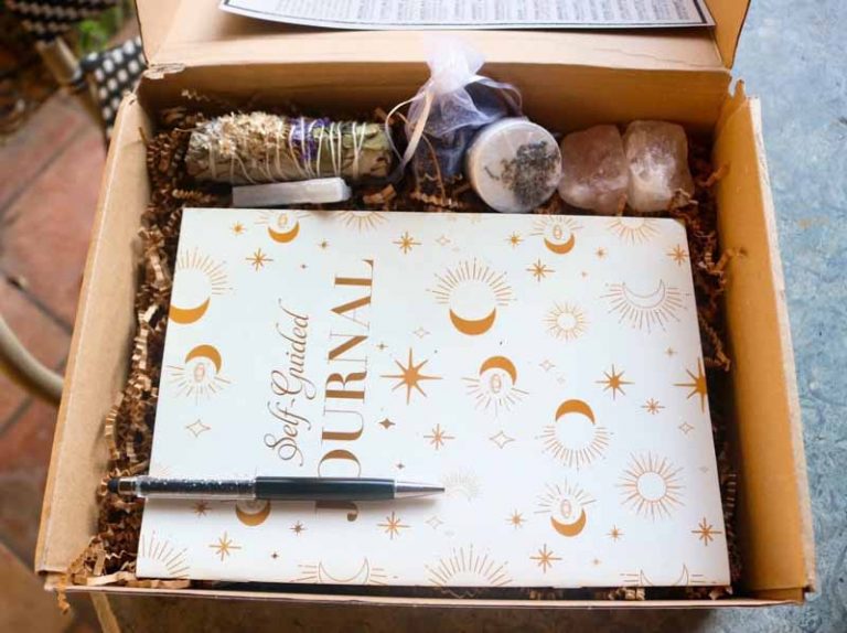 Uplifting Gifts to Cheer Someone Up (16+ Ideas!)