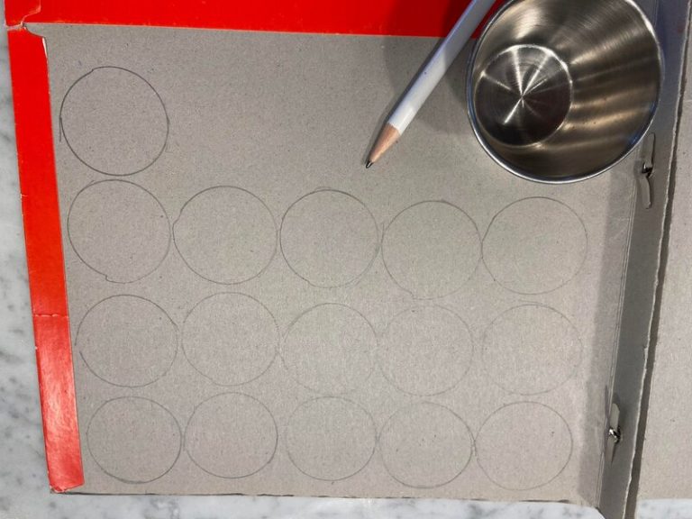 How to Make a Money Pizza {Simple Tutorial!} - What Mommy Does