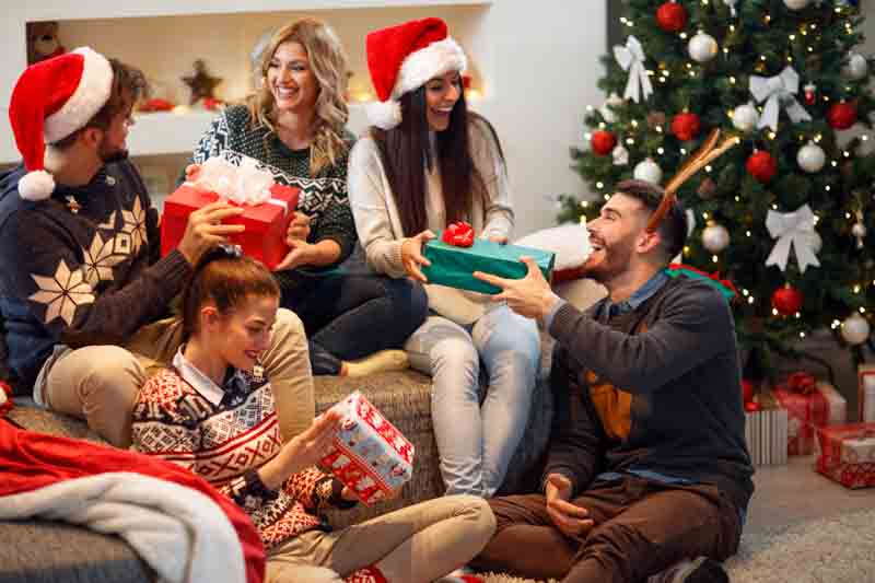 10+ Exciting and Somewhat Annoying Christmas Gift Exchange Game Ideas ...